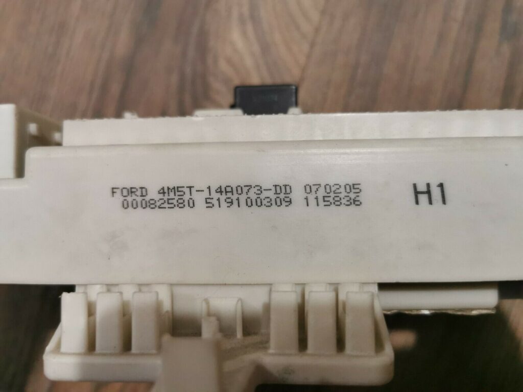 Ford Focus Body Control Module Fusebox Delphi 4M5T-14A073-DD ...